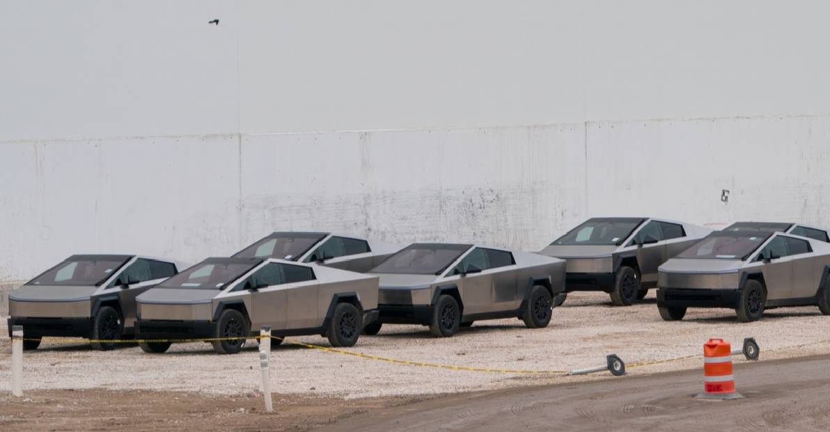 Tesla llama a revisión casi 4,000 Cybertruck por falla en el pedal del ...